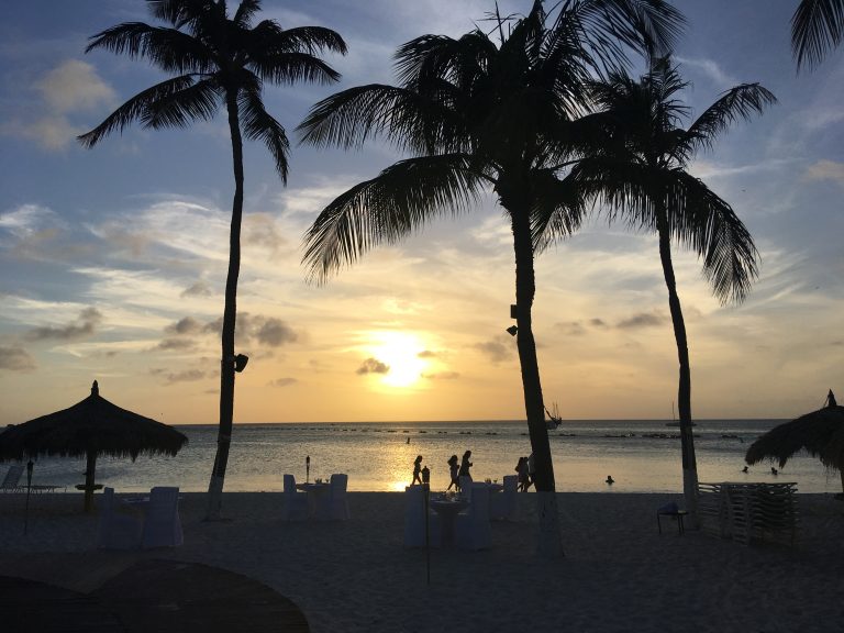Sunset in Aruba | The Travel In Pink