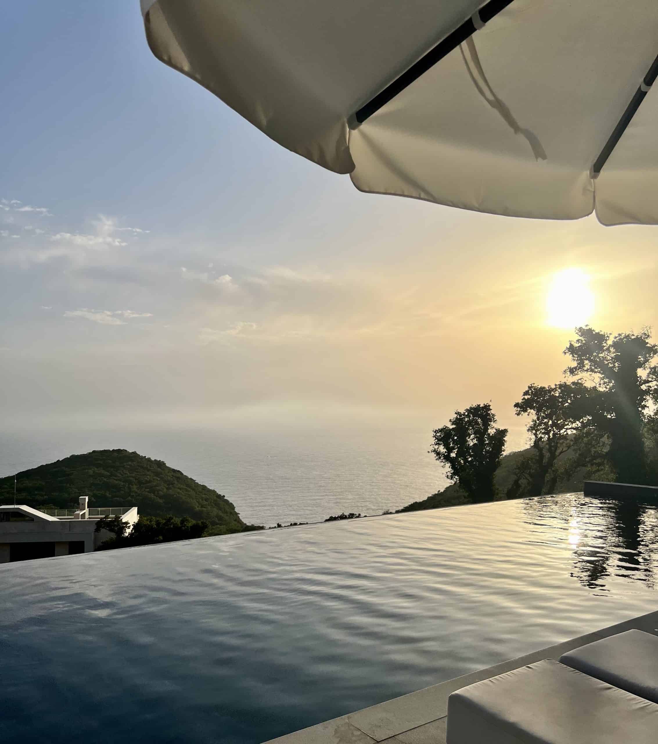 Sunset in Vivid Blue infinity pool | The Travel In Pink
